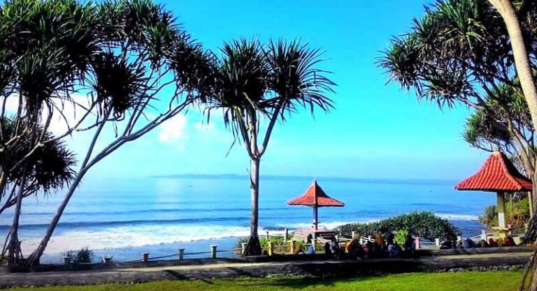 Pantai Batu Hiu ?️ HTM, Rute, Foto & Ulasan Pengunjung